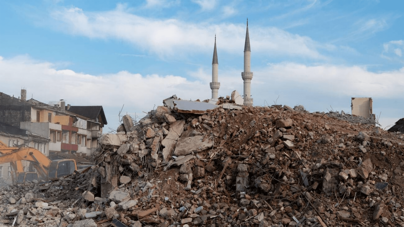 A recent earthquake strikes Turkey, demolishing more buildings ...